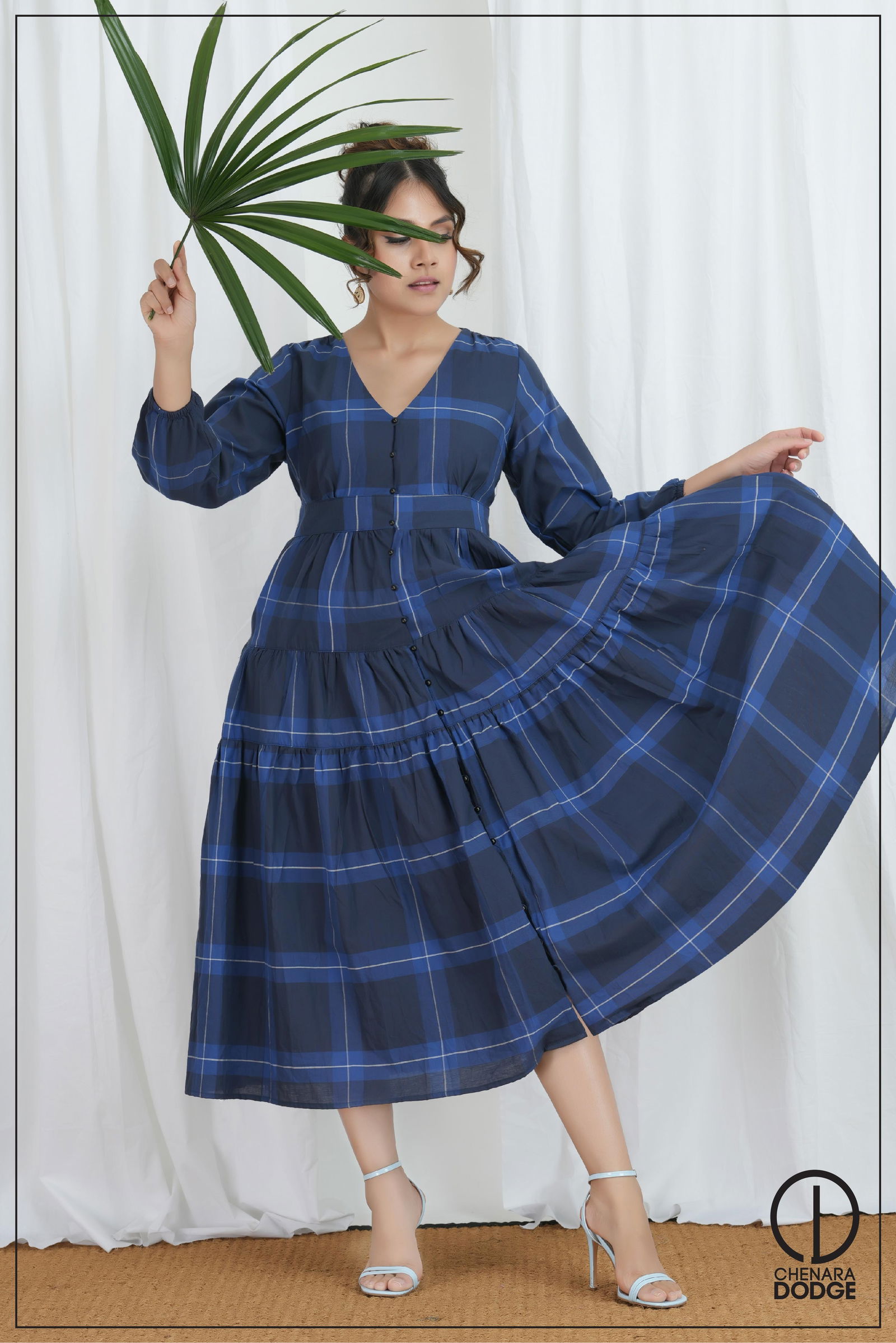 TAALIYA CHECK PRINT MIDI DRESS-