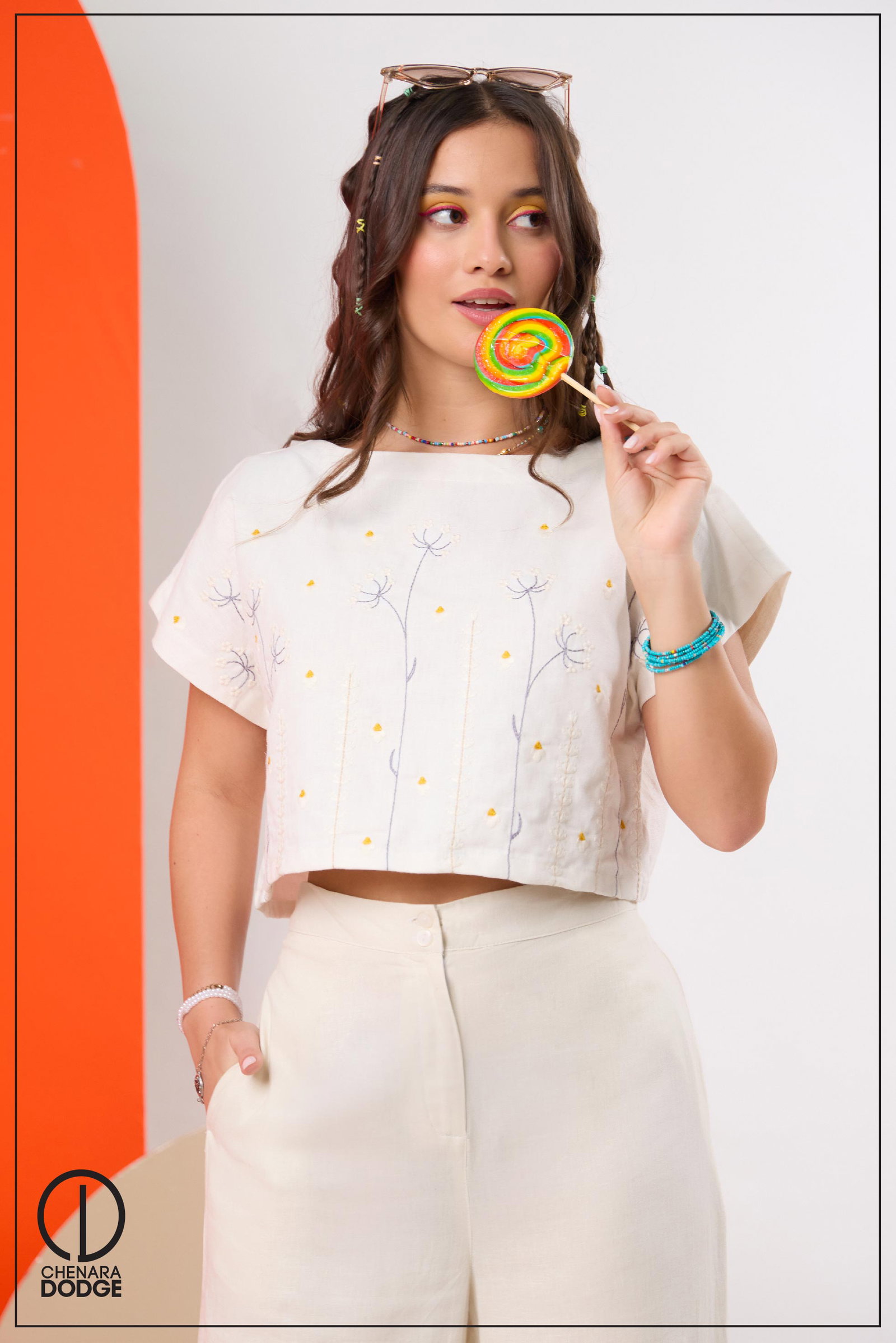 JANE BOAT-NECK EMB TOP