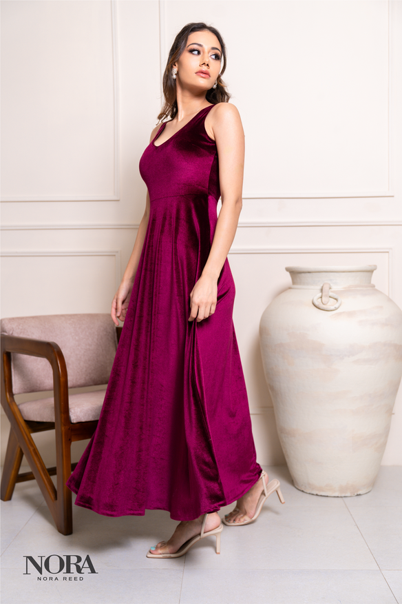 Buy elegant velvet sleeveless maxi dress maroon at Nora Reed